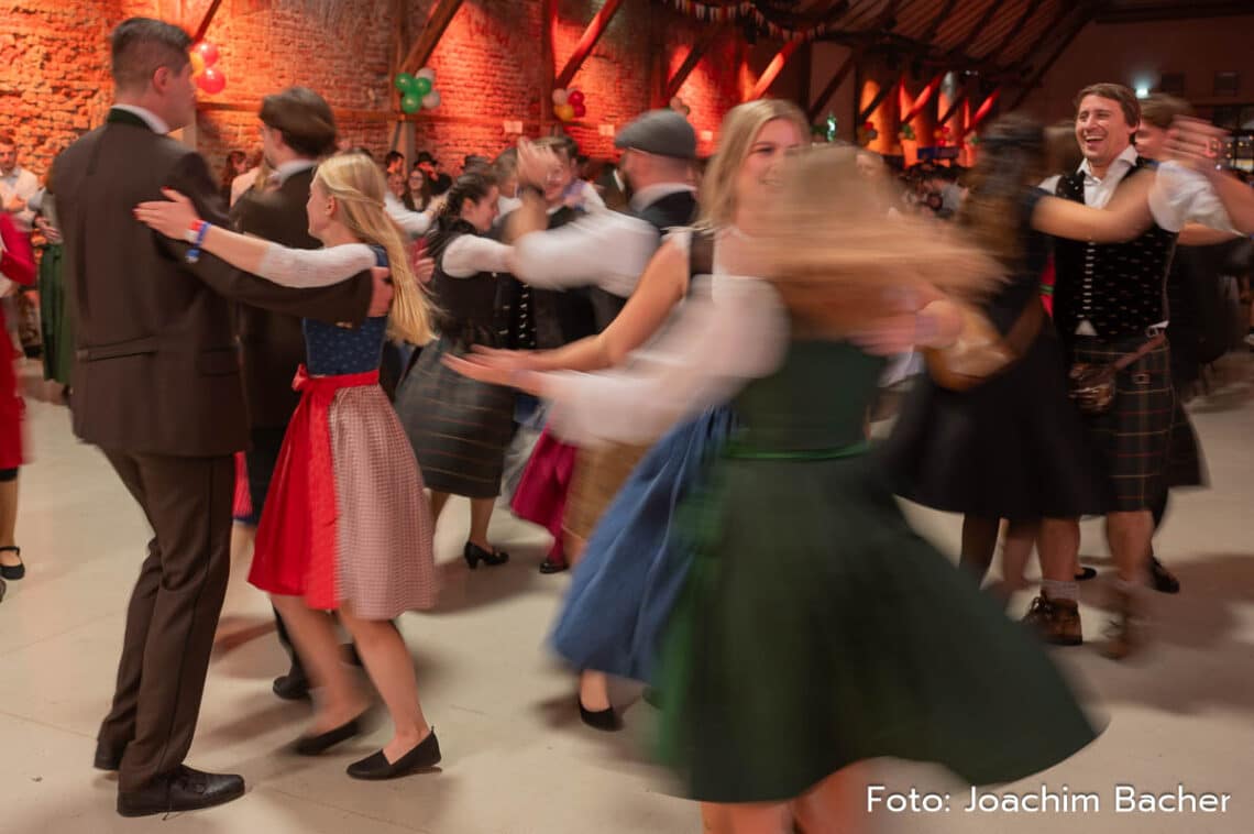 Salsa tanzen lernen - Geschichte, Schritte und Musik für Anfänger und ...