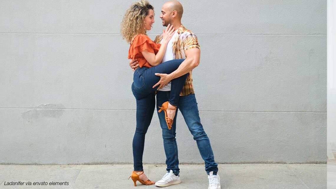 Samba tanzen lernen: Geschichte, Schritte und Musik für Anfänger und ...